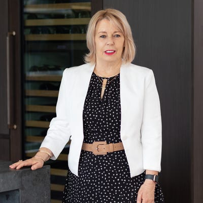 Wendy Lenaghan - Harcourts Broadbeach - Mermaid Waters - realcommercial ...