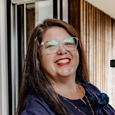 Heidi Howe - Harcourts - St Helens - realcommercial.com.au