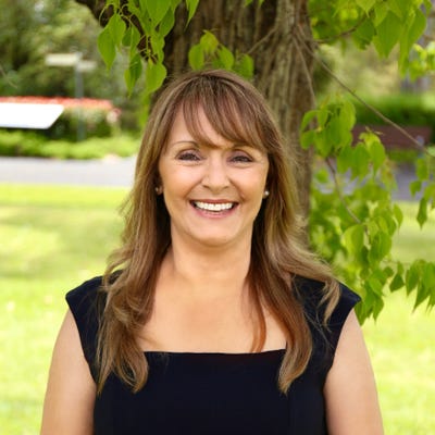 Debbie Webster - iSelect Realty Group - LUDDENHAM - realcommercial.com.au