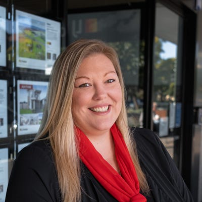 Amanda Harding - LJ Hooker - Oran Park - realcommercial.com.au