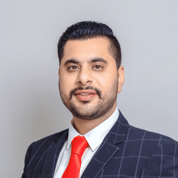 Niket Kalra - RE/MAX Signature - Park Ridge - realestate.com.au
