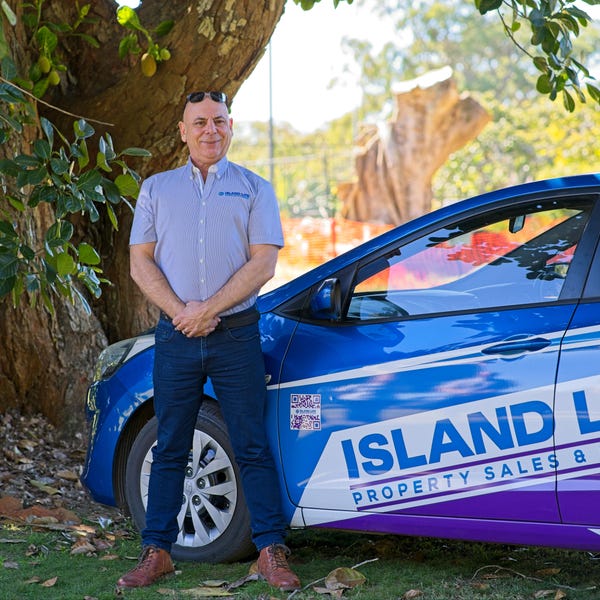 Simon Gordon - Island Life Property Sales & Rentals - RUSSELL ISLAND ...