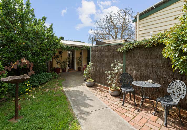 10 BANK STREET, Avenel, VIC 3664 - Shop & Retail Property For Sale ...