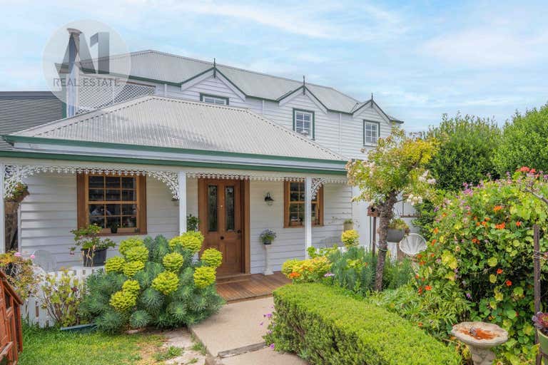 Victoria House, 7 Tyers Street, Portland, VIC 3305 - Hotel, Motel ...