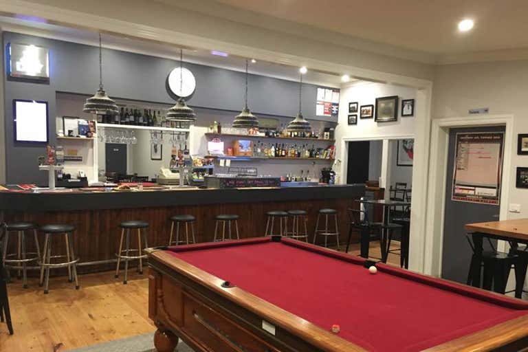 Meredith Hotel, 51 Staughton Street, Meredith, VIC 3333 - Hotel, Motel ...