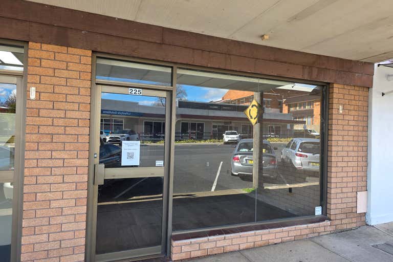 225 Russell Street, Bathurst, NSW 2795 - Shop & Retail Property For ...