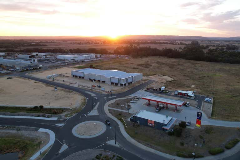 Treendale Central, 6 Saltwood Drive, Australind, WA 6233 - Showroom ...